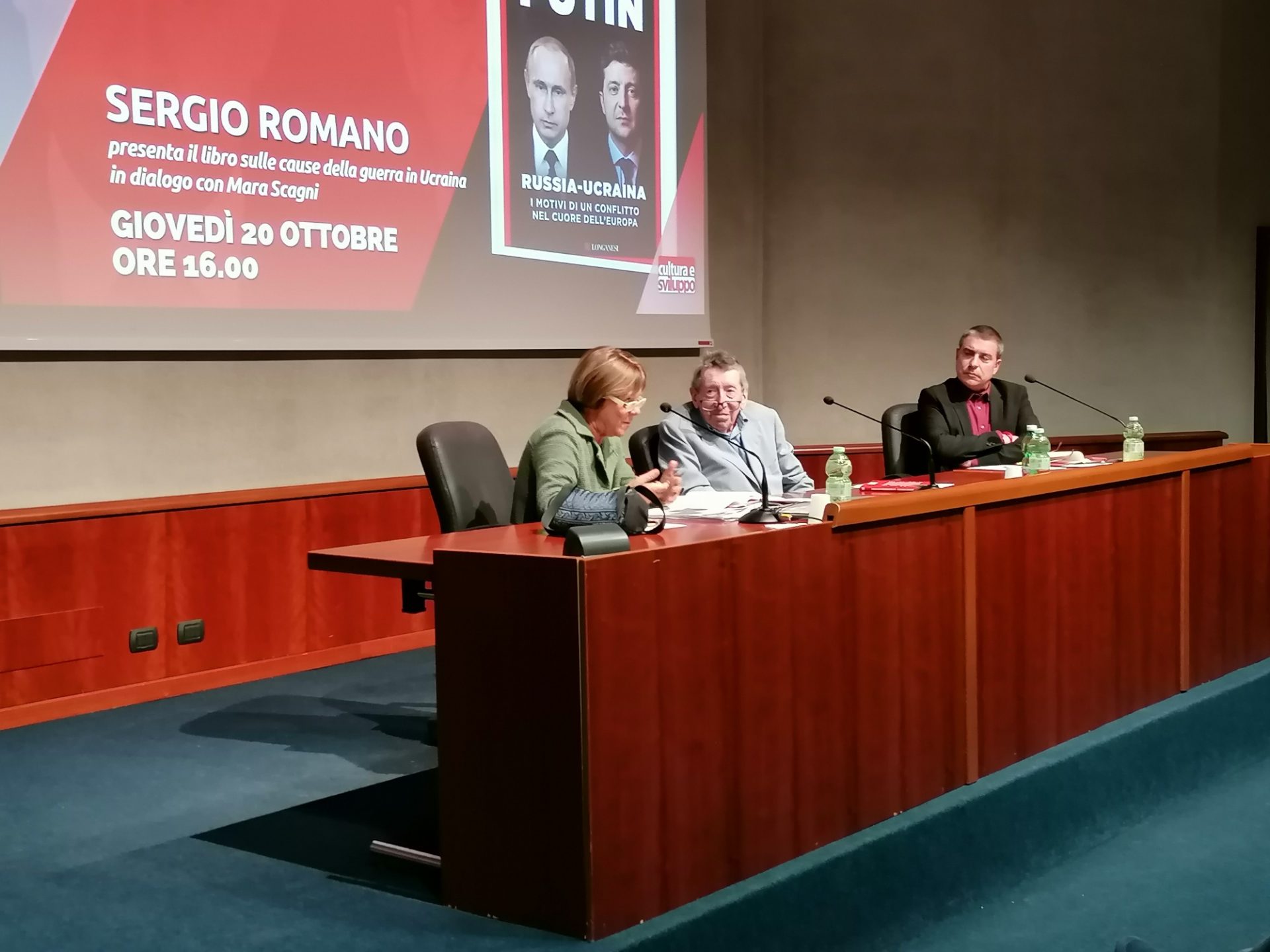 Sergio Romano: “In Ucraina una guerra per procura tra le due potenze”